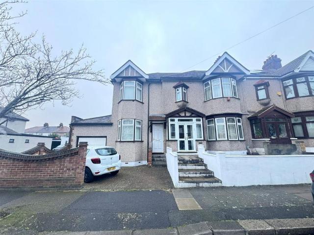 4 bedroom end of terrace house for sale