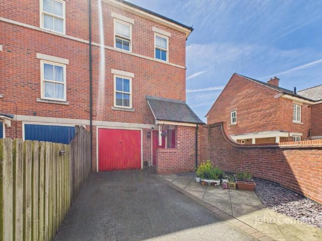 4 bedroom end of terrace house for sale