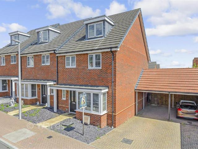 4 bedroom end of terrace house for sale