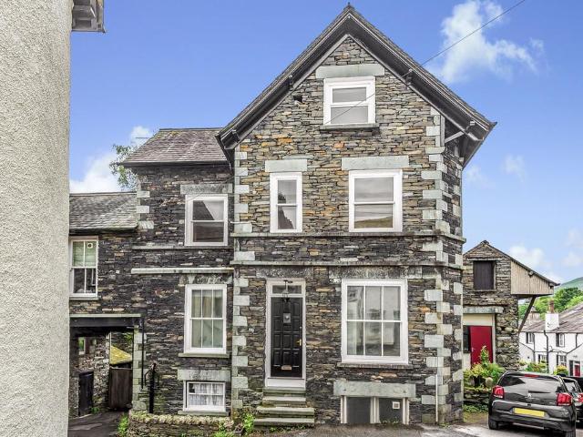 4 bedroom end of terrace house for sale
