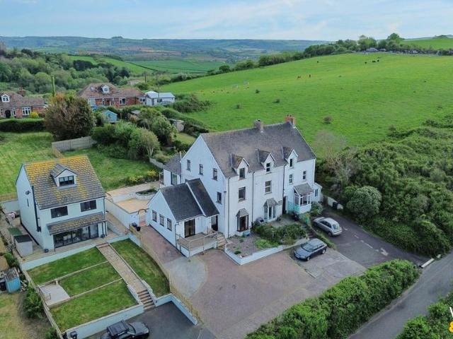 4 bedroom end of terrace house for sale