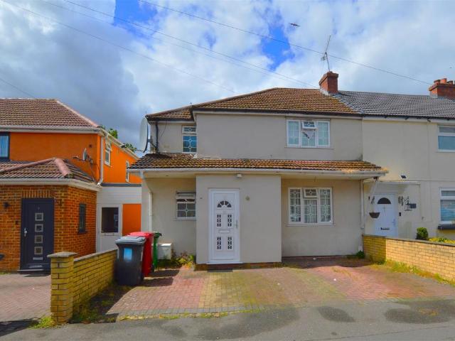 4 bedroom end of terrace house for sale