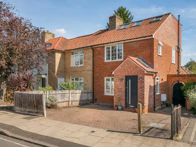 4 bedroom end of terrace house for sale