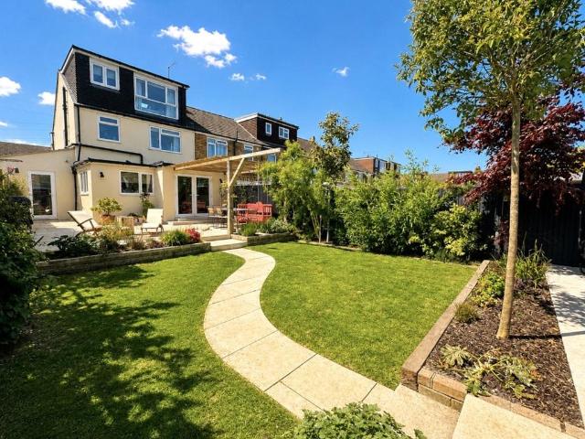 4 bedroom end of terrace house for sale