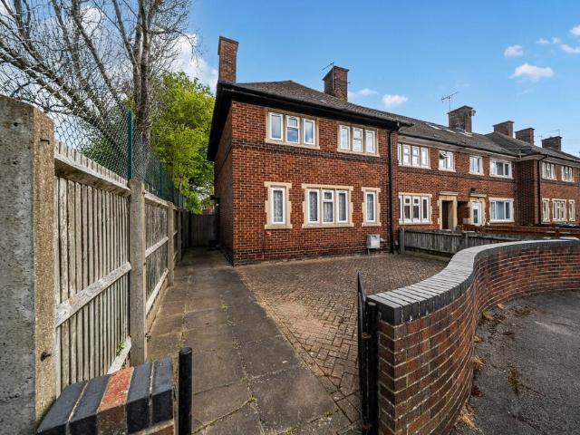 4 bedroom end of terrace house for sale