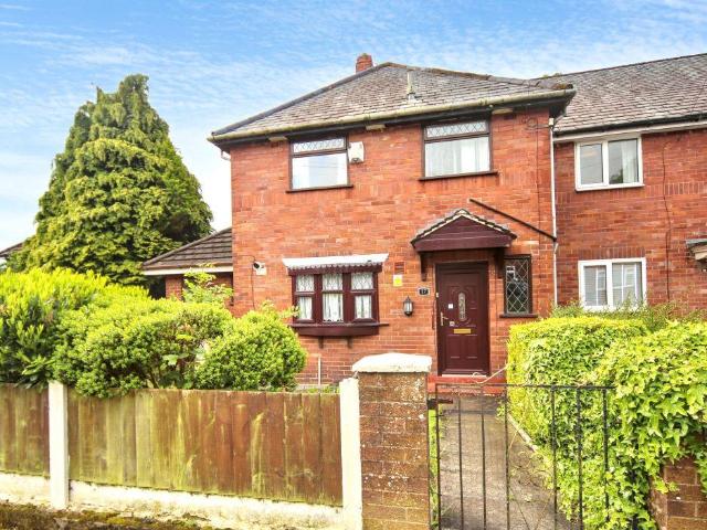 4 bedroom end of terrace house for sale