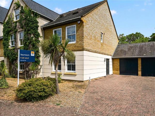 4 bedroom end of terrace house for sale