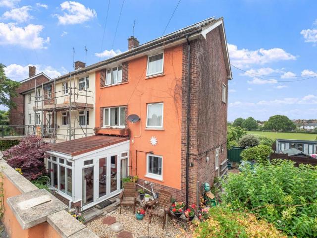 4 bedroom end of terrace house for sale