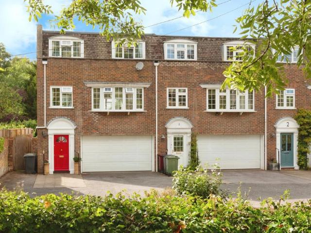 4 bedroom end of terrace house for sale