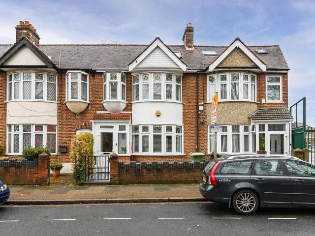 4 bedroom end of terrace house for sale