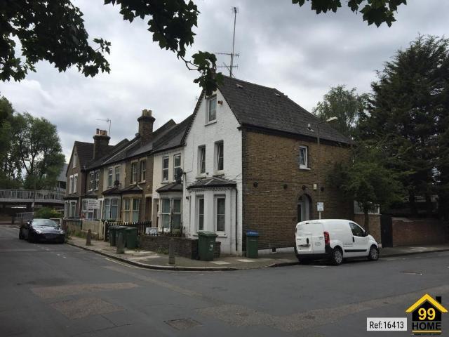 4 bedroom end of terrace house for sale
