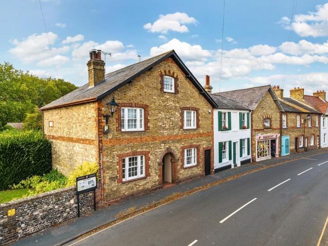 4 bedroom end of terrace house for sale