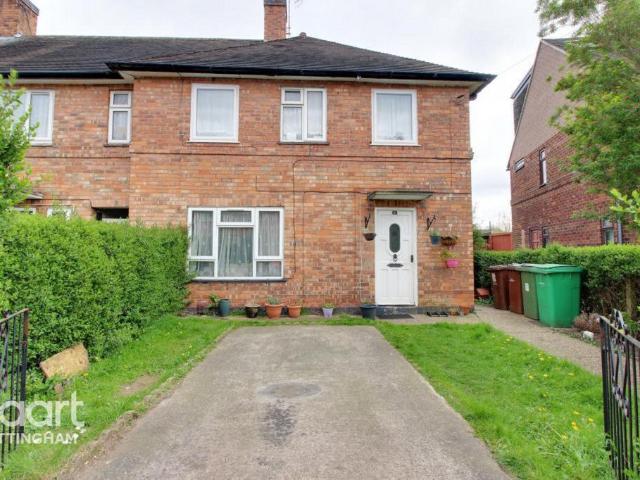 4 bedroom end of terrace house for sale