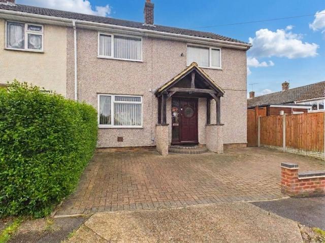 4 bedroom end of terrace house for sale