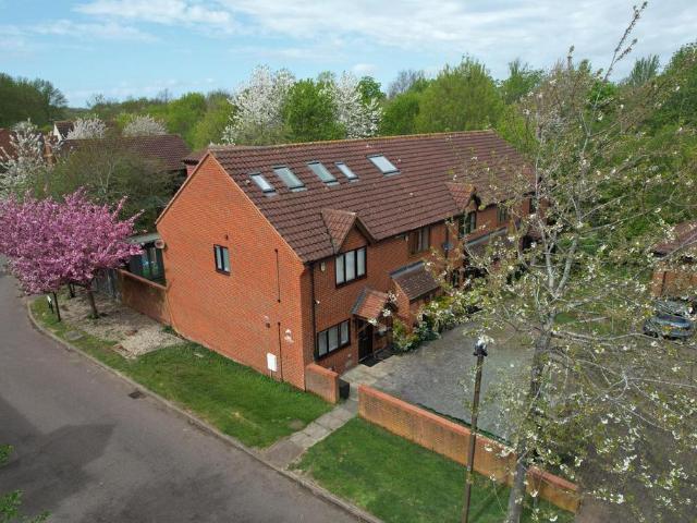 4 bedroom end of terrace house for sale