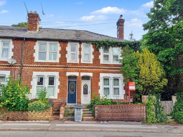 4 bedroom end of terrace house for sale