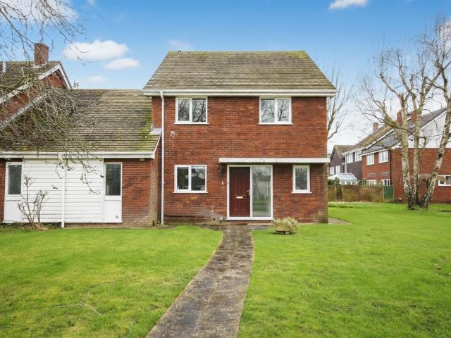 4 bedroom end of terrace house for sale
