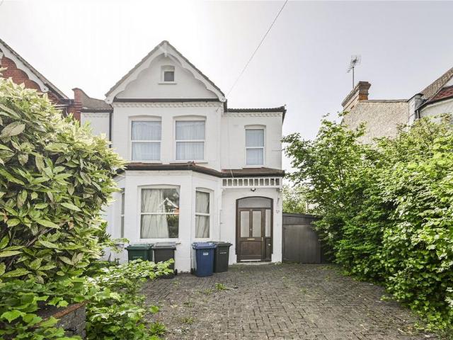 4 bedroom end of terrace house for sale