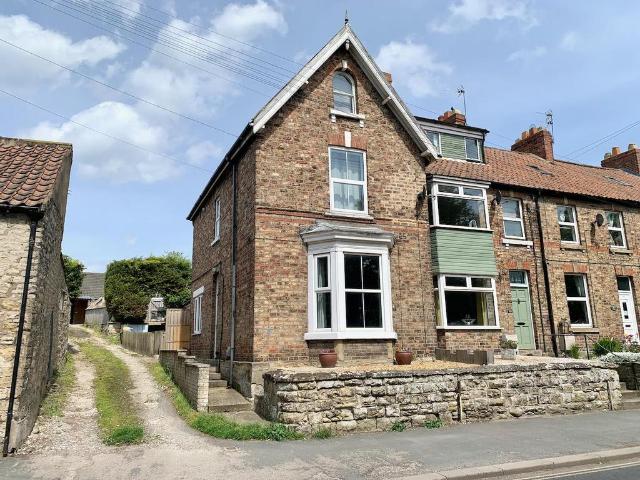 4 bedroom end of terrace house for sale