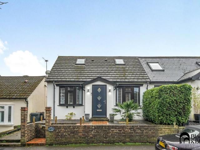 4 bedroom end of terrace house for sale