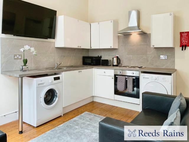4 bedroom end of terrace house for sale