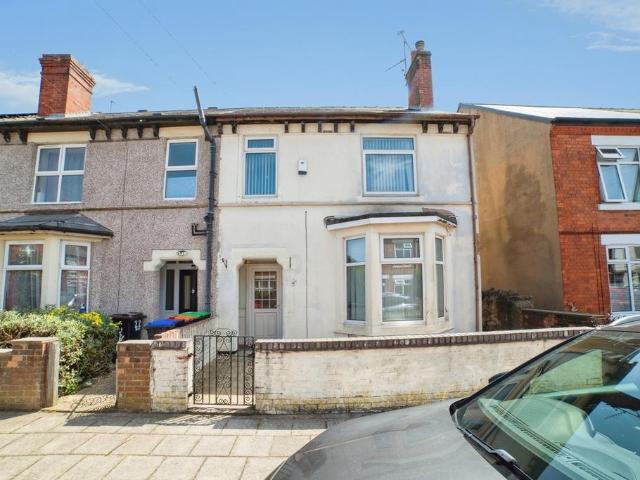 4 bedroom end of terrace house for sale