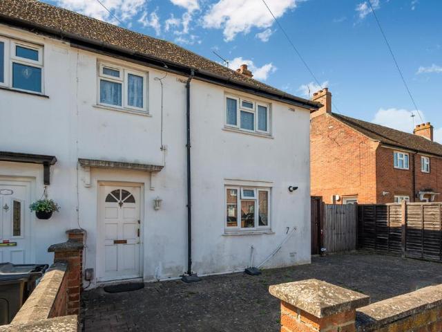 4 bedroom end of terrace house for sale
