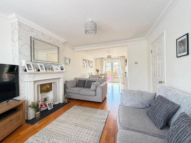 4 bedroom end of terrace house for sale
