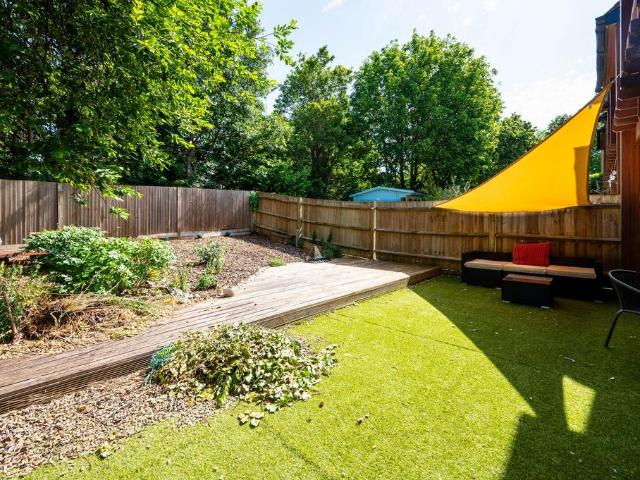 4 bedroom end of terrace house for sale