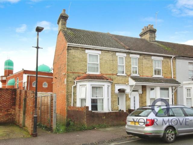 4 bedroom end of terrace house for sale