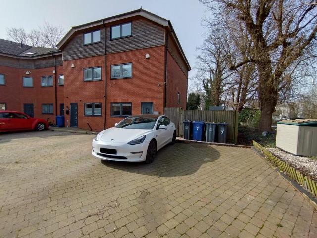 4 bedroom end of terrace house for sale