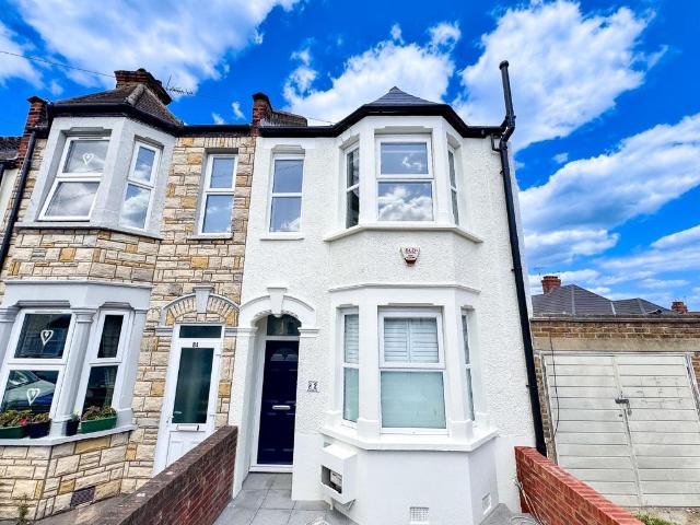 4 bedroom end of terrace house for sale