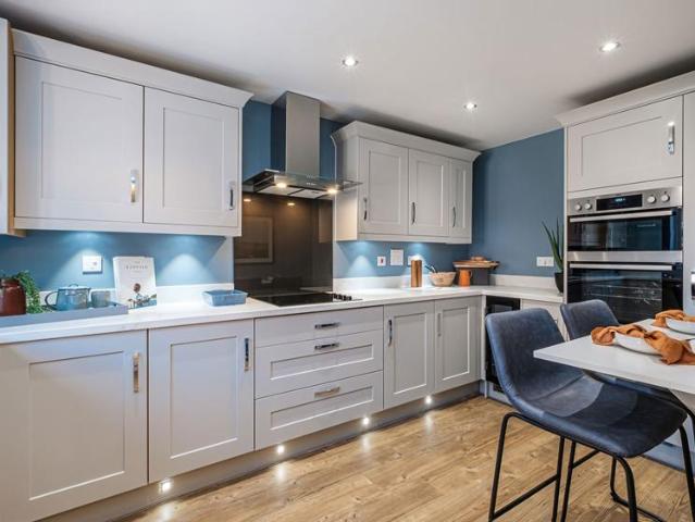 4 bedroom end of terrace house for sale