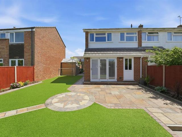 4 bedroom end of terrace house for sale