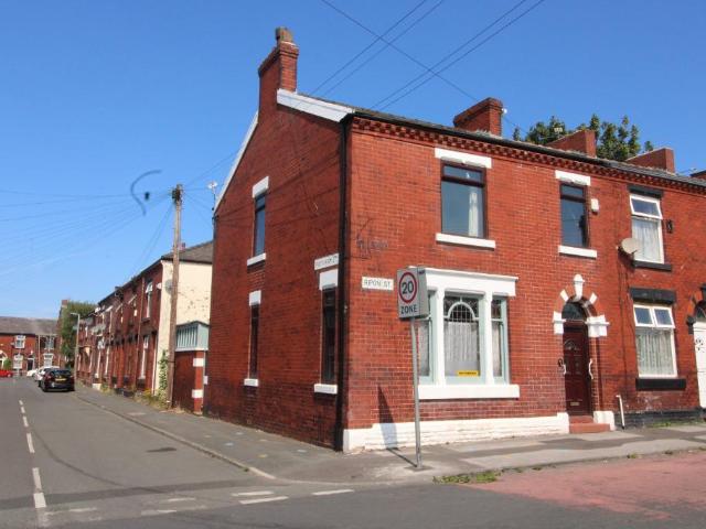 4 bedroom end of terrace house for sale