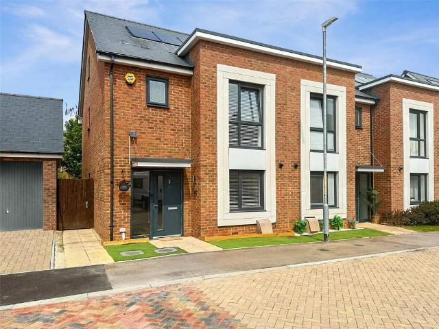4 bedroom end of terrace house for sale