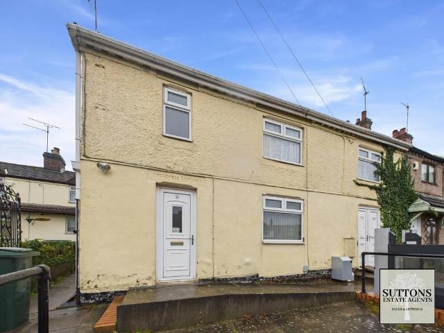 4 bedroom end of terrace house for sale