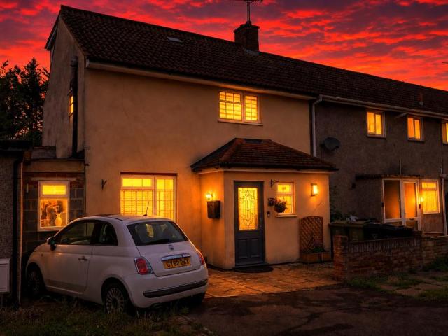 4 bedroom end of terrace house for sale