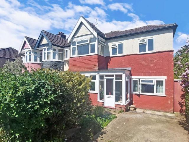 4 bedroom end of terrace house for sale