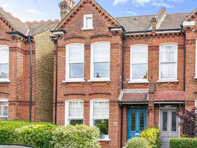 4 bedroom end of terrace house for sale
