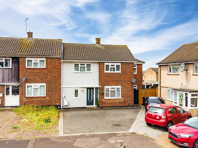 4 bedroom end of terrace house for sale
