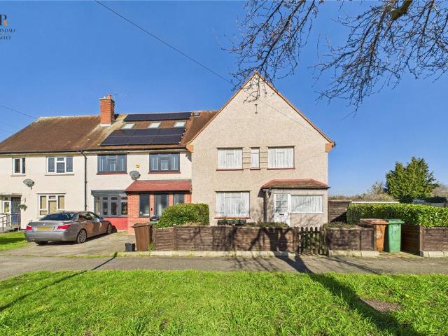4 bedroom end of terrace house for sale