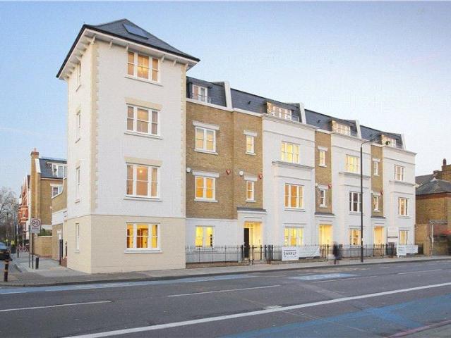4 bedroom end of terrace house for sale