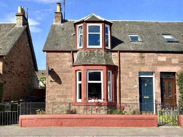 4 bedroom end of terrace house for sale
