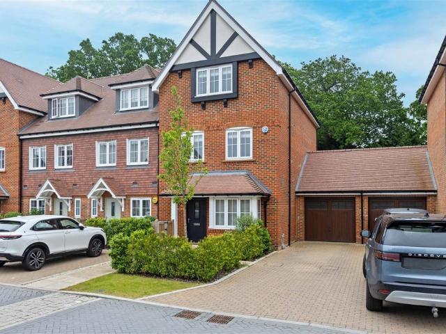 4 bedroom end of terrace house for sale