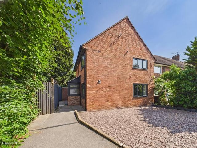 4 bedroom end of terrace house for sale