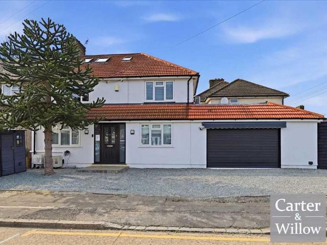 4 bedroom end of terrace house for sale