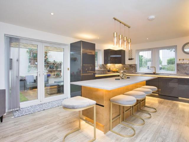 4 bedroom end of terrace house for sale
