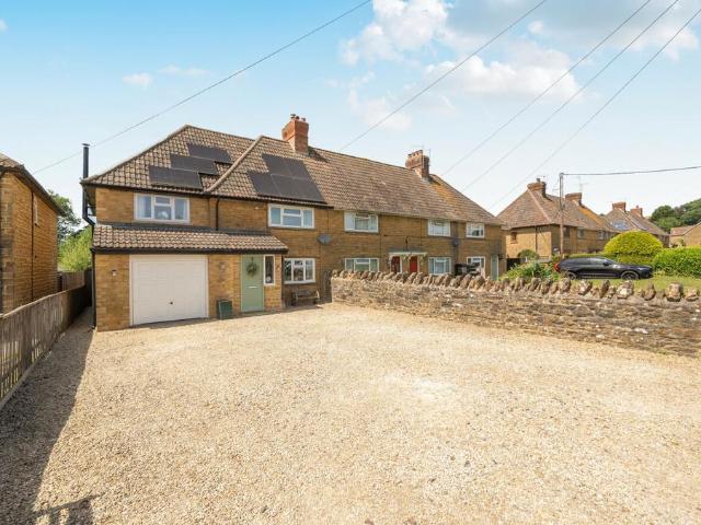 4 bedroom end of terrace house for sale