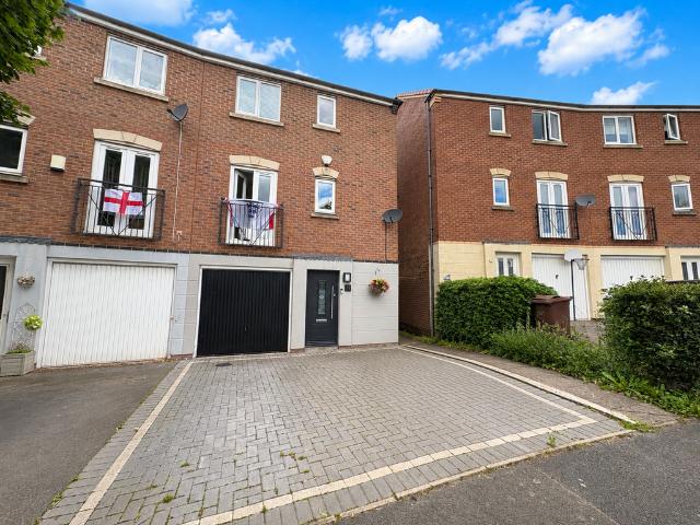 4 bedroom end of terrace house for sale
